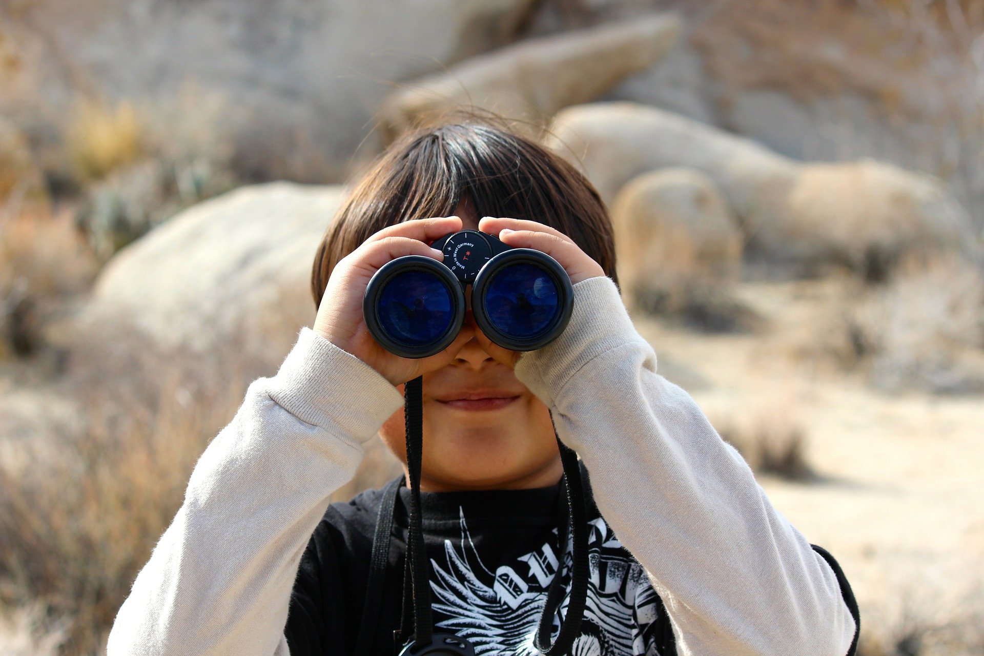 How Do Binoculars Work? - BinoSpot